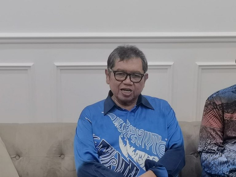 Sultan Nazrin iktiraf kartunis terkenal Datuk Lat sebagai Seniman ...